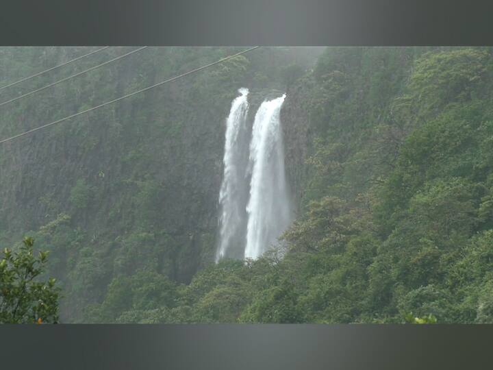 Mangeli Waterfall Dodamarg which fizzles out 150 feet | 150 फुटांवरुन ...