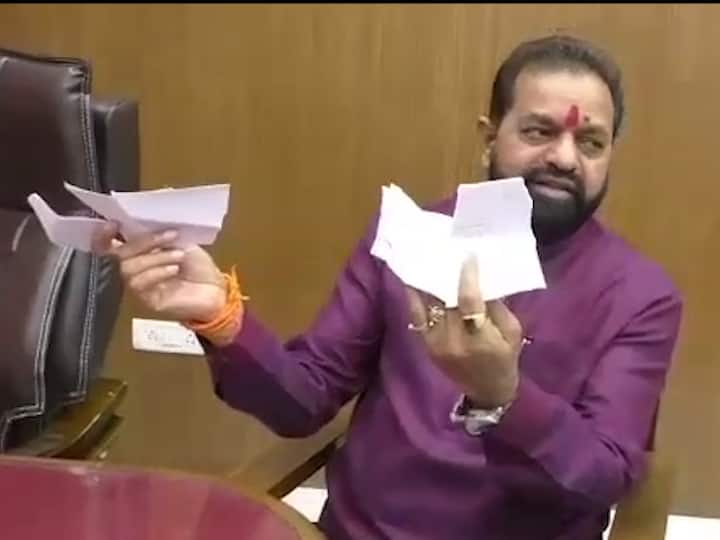 Shivsena MLA Dilip Lande English document Marathi Language in Chembur ...