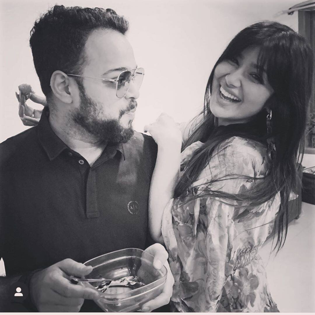 Bollywood Actress ayesha takia husband farhan azmi provide their gulf ...