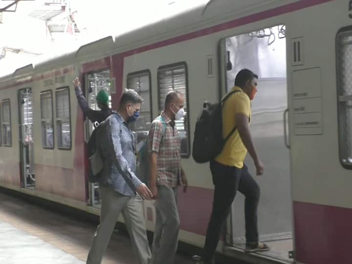 Now you need an e-pass of QR code to travel by local in mumbai | आता ...