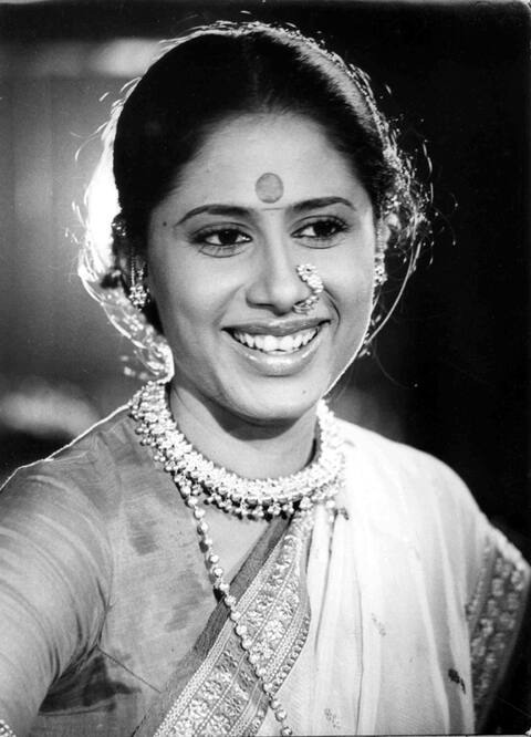Actress Smita Patil 34th Death Anniversary Remembering Smita Patil On ...