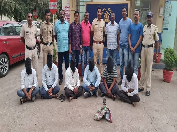 gang selling Eryx johnii mandul snake arrested by Sangli Police | धन ...
