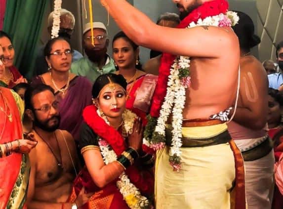 KKR Mistry spinner Varun Chakaravarthy marries Neha Khedekar see photos ...