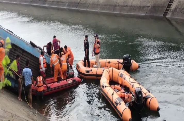 MP Bus Accident: bus fell into a canal in sidhi 40 dead | MP Bus ... MP Bus Accident: bus fell into a canal in sidhi 40 dead | MP Bus ...